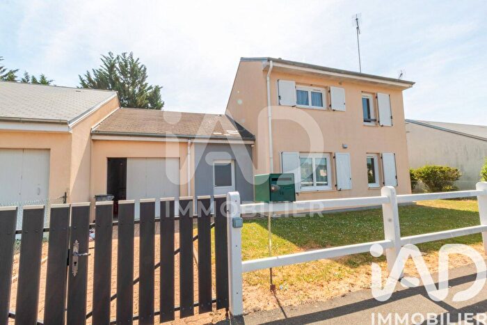 Maison 4 pièces à louer à Dampierre-en-Burly