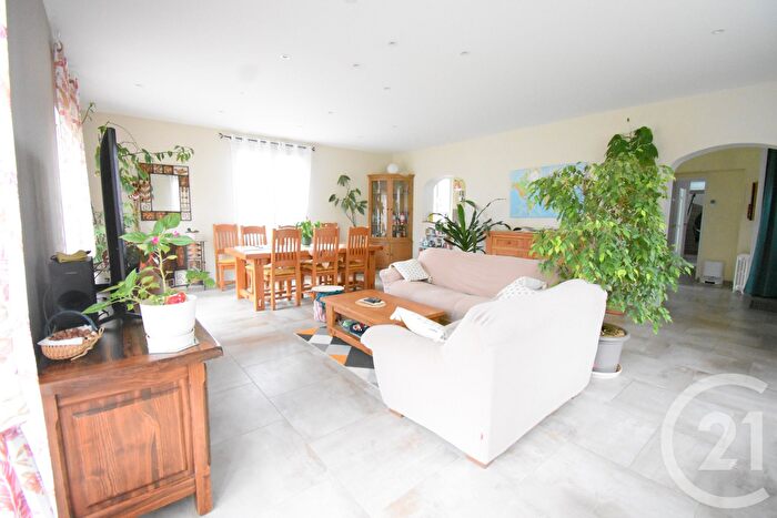 Maison à vendre - Vendat - 9 pièces - 4 chambres