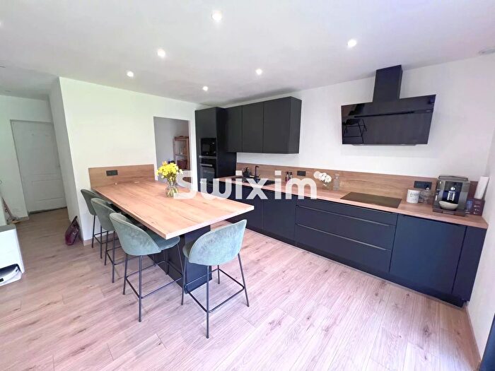 Lons-le-Saunier, Centre-ville : Maison 5 pièces à vendre