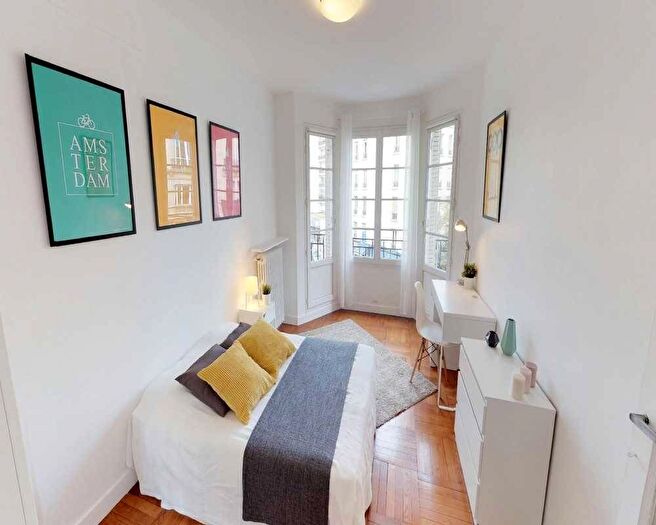 Appartement à louer - Alleray Procession, Paris ème arrondissement - 5 pièces - 5 chambres