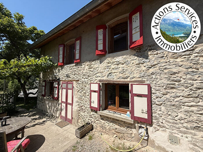 Maison 4 pièces à La Bridoire, à louer