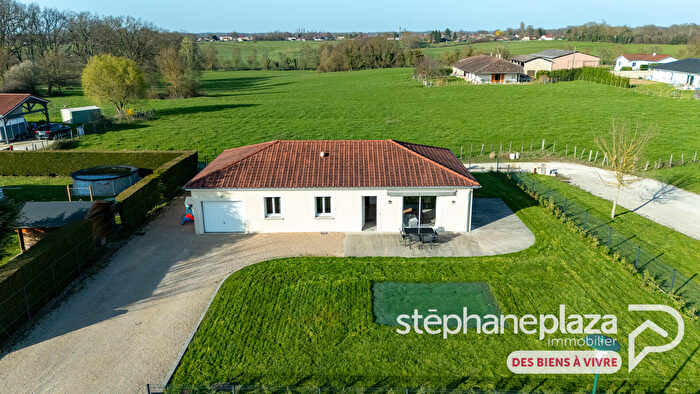 Maison à vendre - Mézériat - 5 pièces - 4 chambres