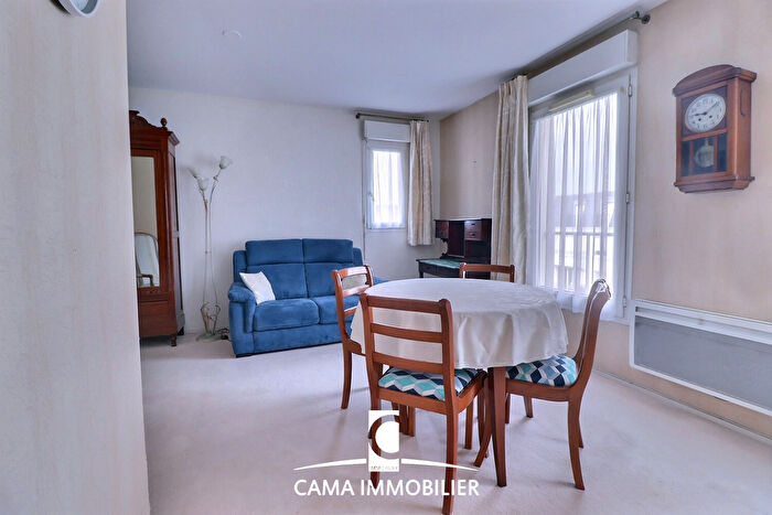 Appartement à vendre - Saint-Cyr-lécole, Hôtel de ville - 1 pièce