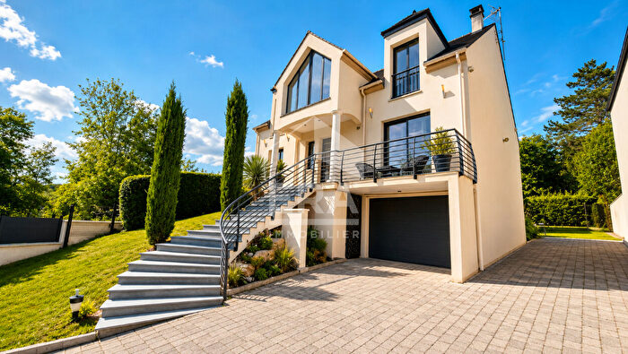 Maison 8 pièces à vendre - Brie-Comte-Robert, Centre-ville