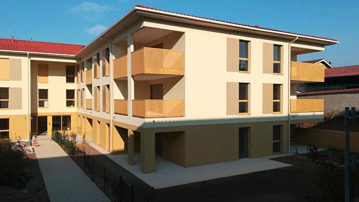 Appartement à louer - Rillieux-la-Pape, Perica, Village - 4 pièces - 3 chambres