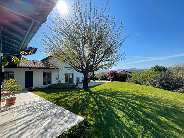 Maison à vendre - Ustaritz - 6 pièces - 4 chambres