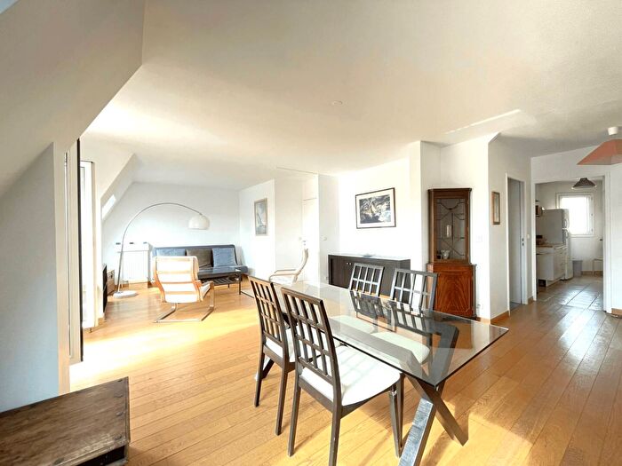 Appartement à louer - Suresnes - 4 pièces - 2 chambres