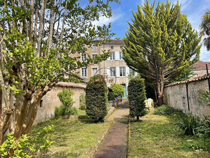 Maison 10 pièces à vendre à La Rochefoucauld
