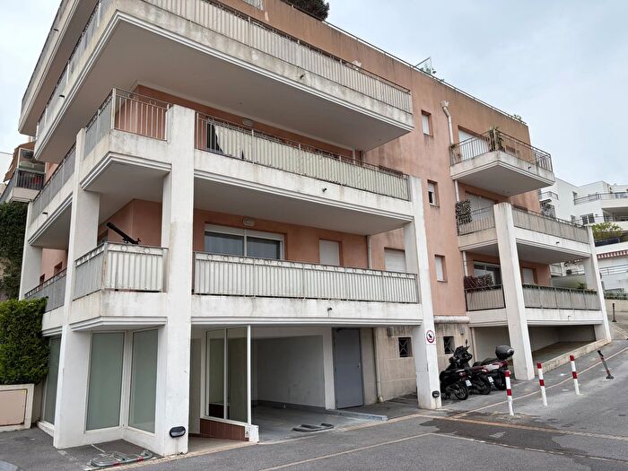 Appartement 2 pièces à Nice, Lanterne, à vendre