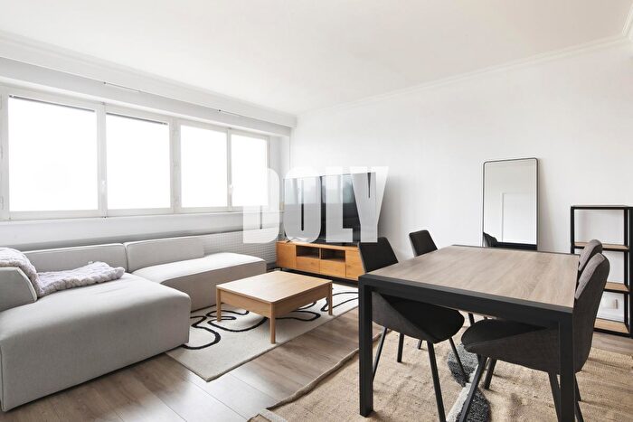 Appartement à louer - Courbevoie, Gambetta, La Défense - 3 pièces - 2 chambres