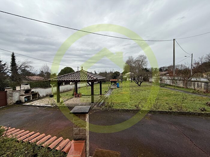 Maison à vendre - Roullet-Saint-Estèphe - 4 pièces - 3 chambres