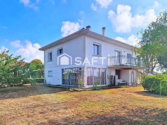 Maison 7 pièces à vendre à Mortagne-sur-Gironde