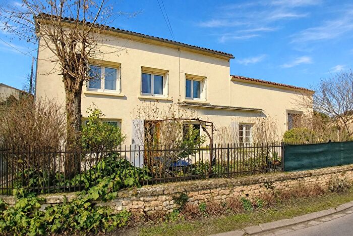 Maison à vendre - Germignac - 5 pièces - 3 chambres