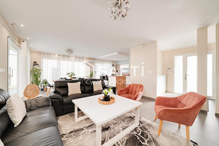 Maison à vendre - Écrouves - 6 pièces - 4 chambres