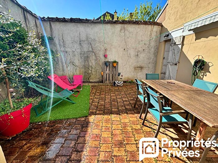 Maison à vendre - Mehun-sur-Yèvre - 5 pièces - 3 chambres