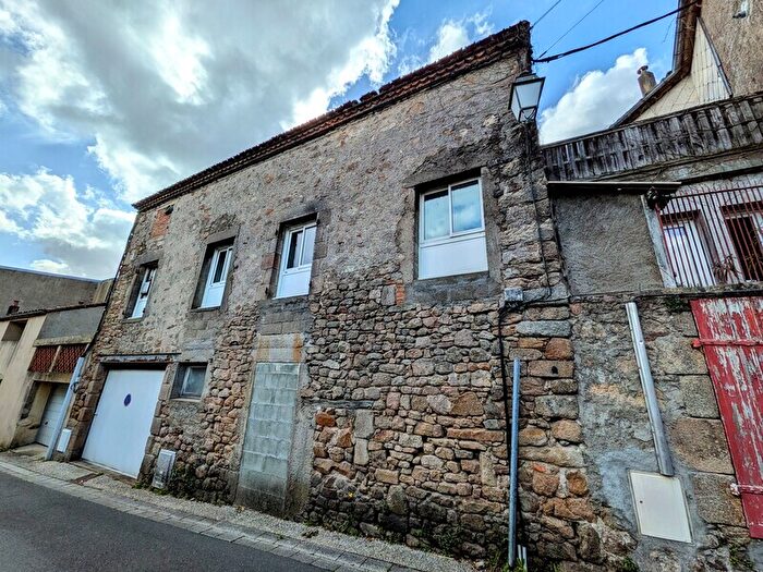 Mortagne-sur-Sèvre : Maison 2 pièces à vendre