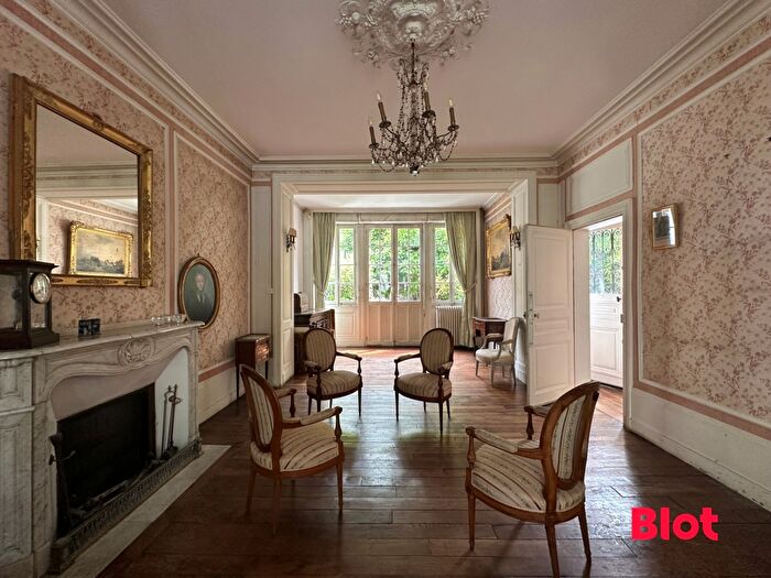 Maison 8 pièces à Quartiers Centre, Fougères, Sévigné, à vendre
