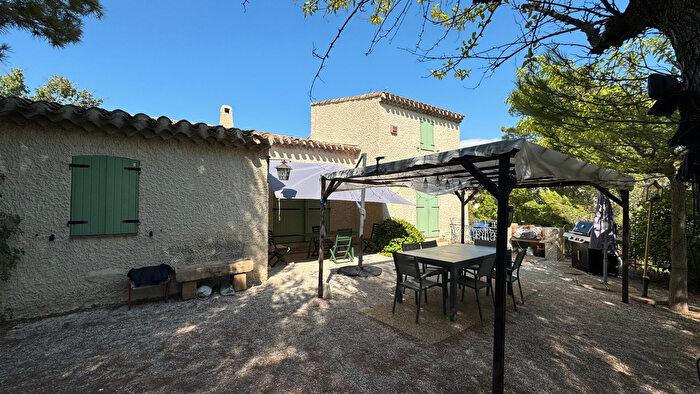 Maison 5 pièces à louer à Éguilles