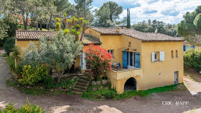 Maison à vendre - Roquebrune-sur-Argens, La Bouverie - 6 pièces - 4 chambres