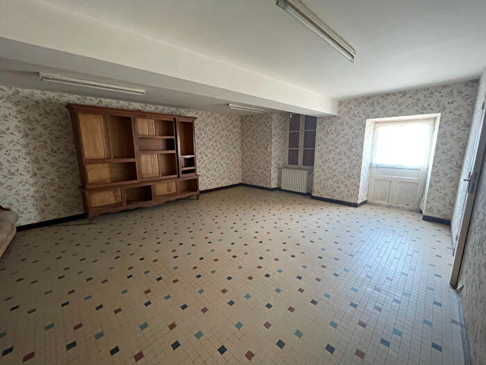 Maison à vendre - La Bazouge-des-Alleux - 6 pièces - 3 chambres