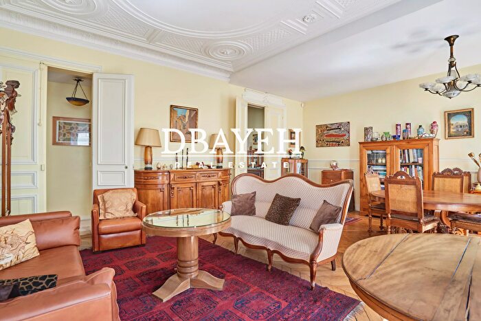 Appartement 4 pièces à vendre à Paris 8ème, Mairie