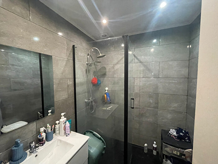 Appartement à vendre - Grigny, Centre-ville, Blanc Manteaux - 2 pièces - 1 chambre