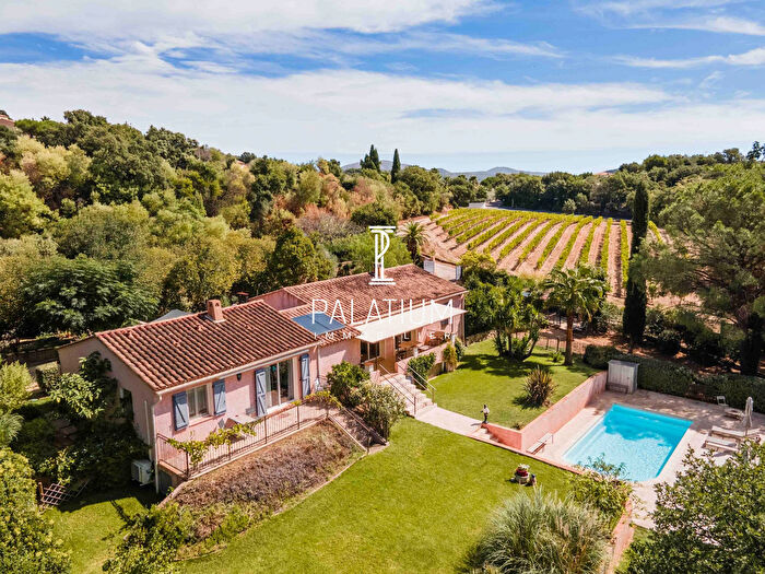 Maison à vendre - Le Plan-de-la-Tour - 6 pièces - 4 chambres