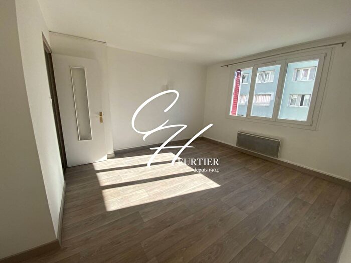 Appartement à louer - Abry, Grenoble - 4 pièces - 3 chambres