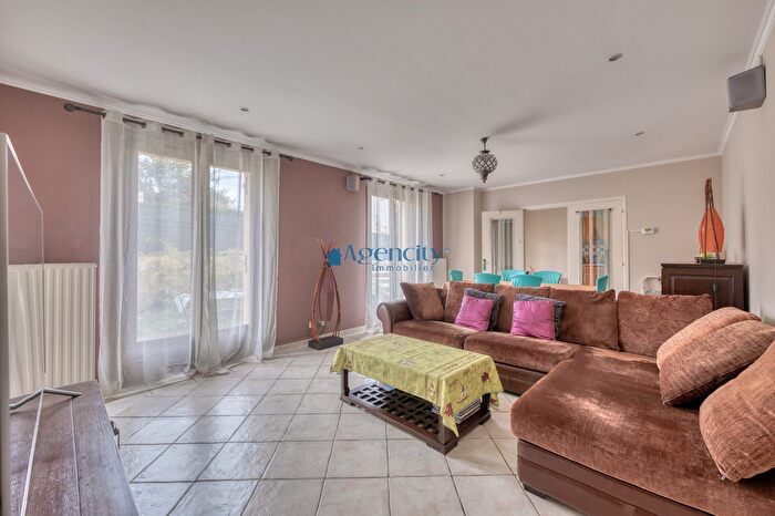 Maison à vendre - Gournay-sur-Marne - 8 pièces - 7 chambres