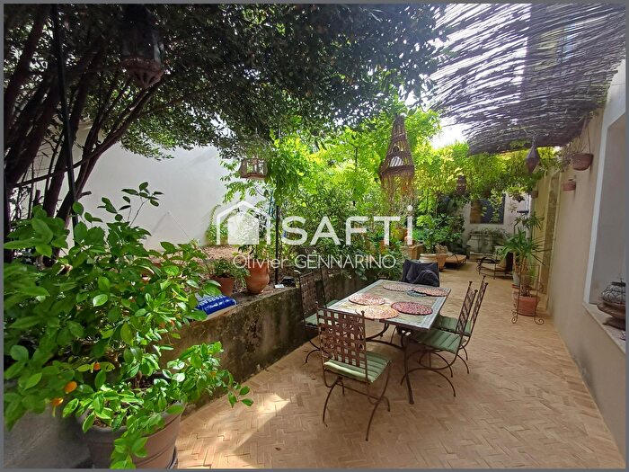 Carpentras, Coeur de Ville : Maison 4 pièces à vendre