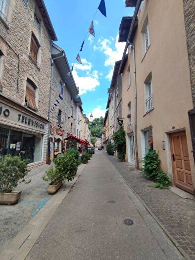 Appartement à louer - Crémieu - 2 pièces - 1 chambre