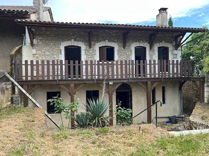Maison à louer - Mussidan - 6 pièces - 5 chambres