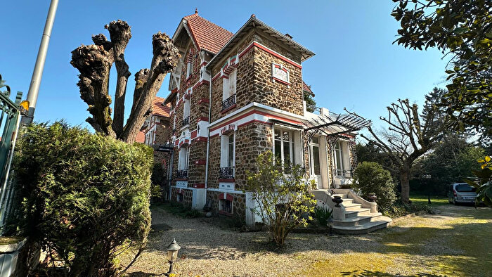 Maison à vendre - Villemomble, Centre-ville, Orangerie - 9 pièces - 5 chambres