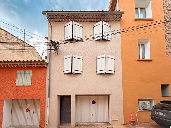 Maison à vendre - Puget-Ville - 2 pièces - 1 chambre