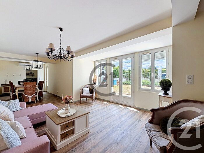 Maison 9 pièces à vendre - Saint-Julien-les-Villas