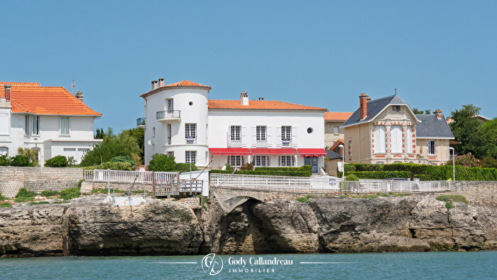 Maison à vendre - Royan, Pontaillac - 15 pièces - 11 chambres