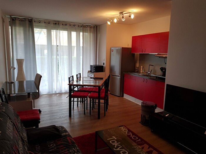 Appartement à louer - Nouvelle Amsterdam-Les Mares, Élancourt - 2 pièces - 1 chambre
