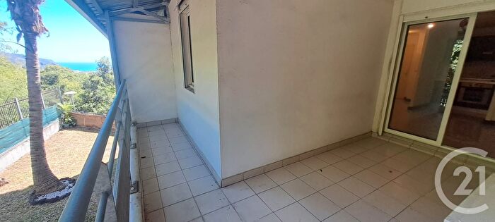 Appartement 3 pièces à louer - Saint-Denis, Bois de Nèfles, Sainte-Clotilde