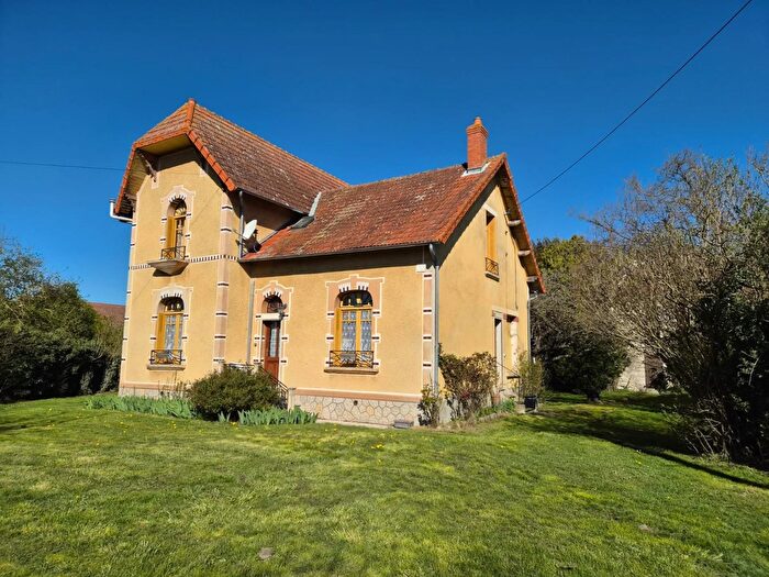 Maison à vendre - Saint-Bonnet-de-Rochefort - 6 pièces - 4 chambres