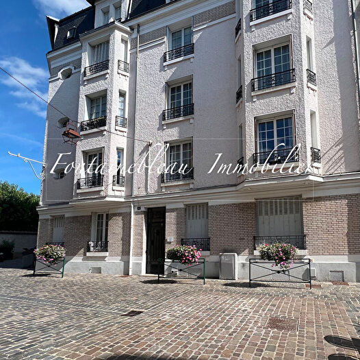 Appartement à vendre - Fontainebleau, Centre-ville - 4 pièces - 2 chambres