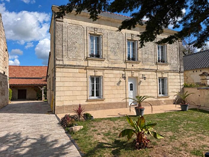 Saint-Just-sur-Dive - Maison 7 pièces à vendre