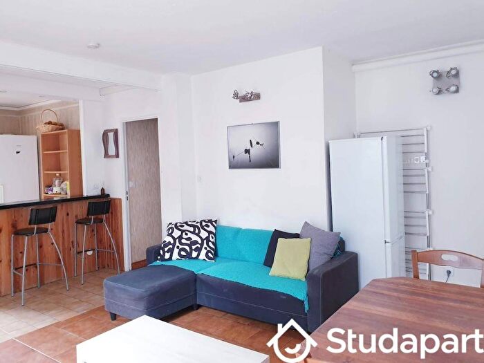 Appartement à louer - Croix Petit-Chenes dOr, Cergy - 1 pièce - 5 chambres