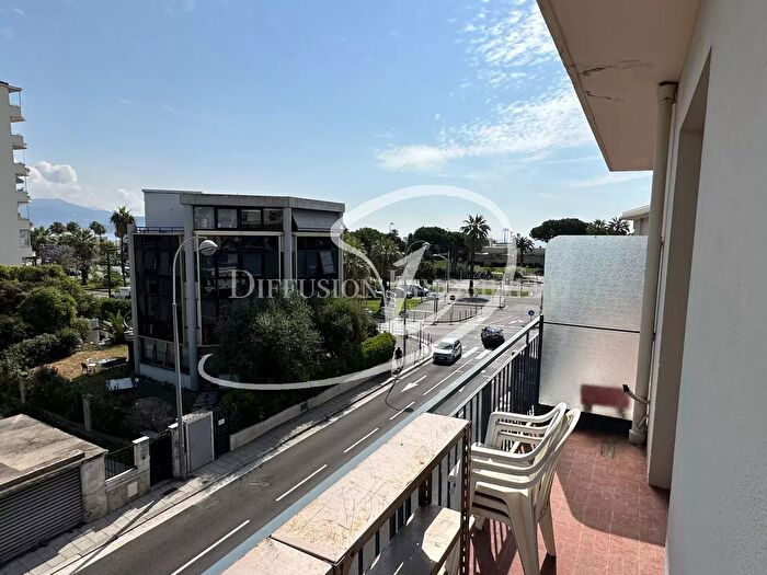 Appartement 2 pièces à louer à Nice, Arenas