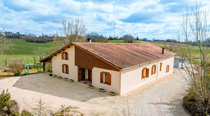 Maison à vendre - Saint-Pardoux-Isaac - 11 pièces - 6 chambres