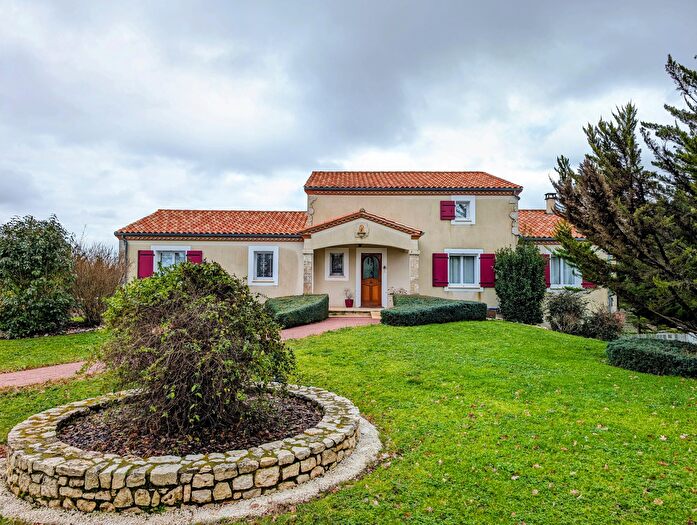 Maison à vendre - Hautefage-la-Tour - 6 pièces - 5 chambres