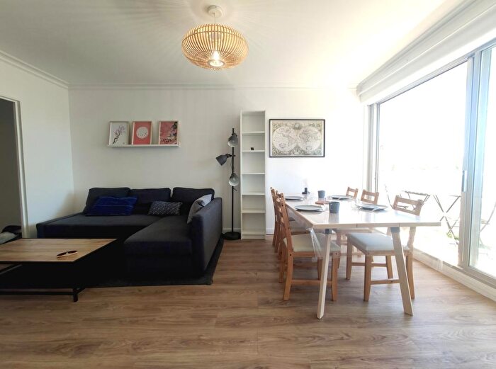 Appartement à louer - Poitiers, Couronneries - 5 pièces - 4 chambres