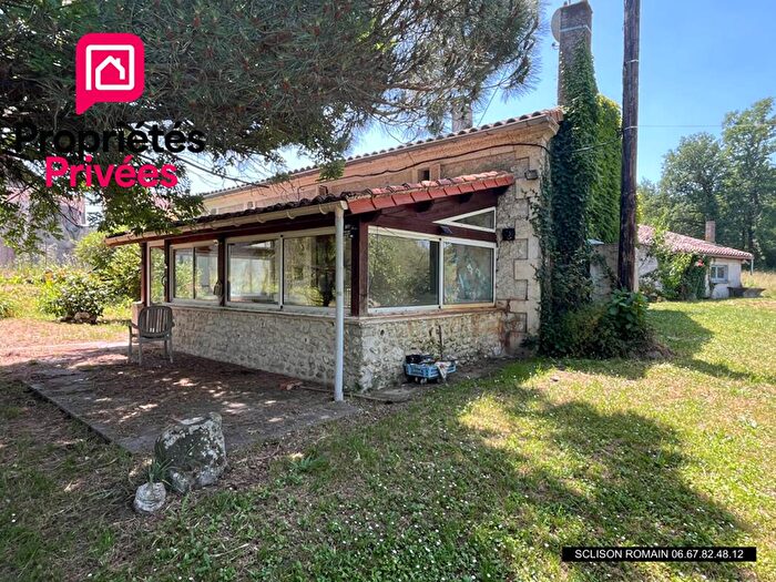 Condéon : Maison 5 pièces à vendre