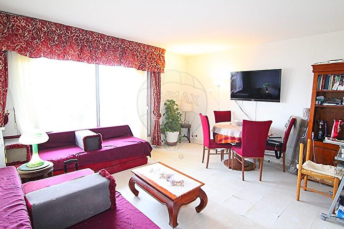 Appartement 2 pièces à vendre à Courbevoie, Hôtel de ville