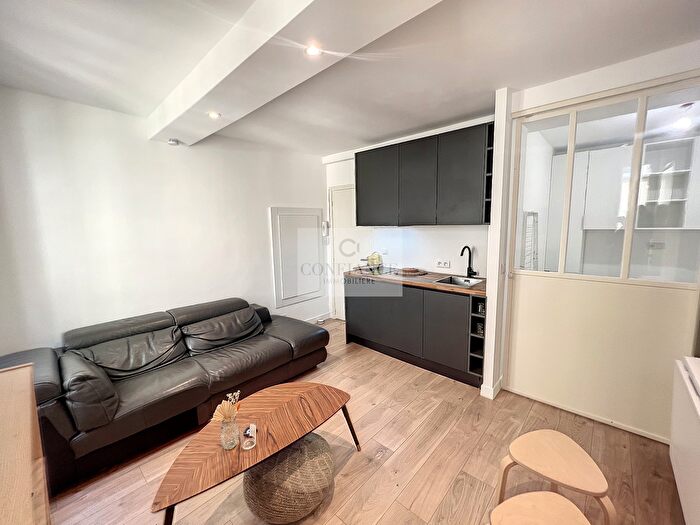 Appartement à louer - Nice, Vieux Nice - 2 pièces - 1 chambre