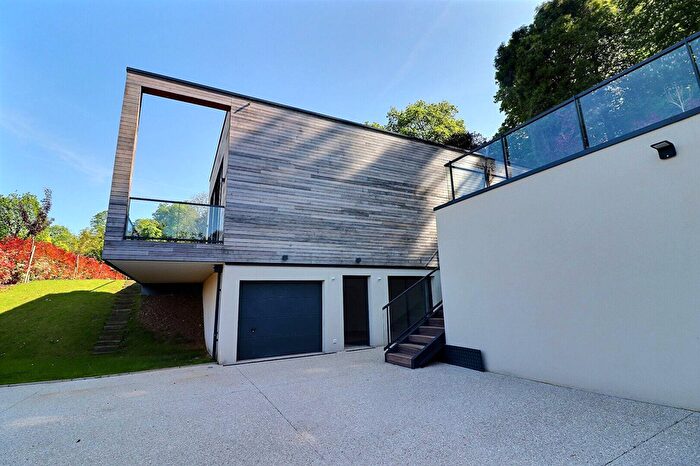 Maison à louer - Les Coteaux de Seine, Louveciennes - 7 pièces - 4 chambres